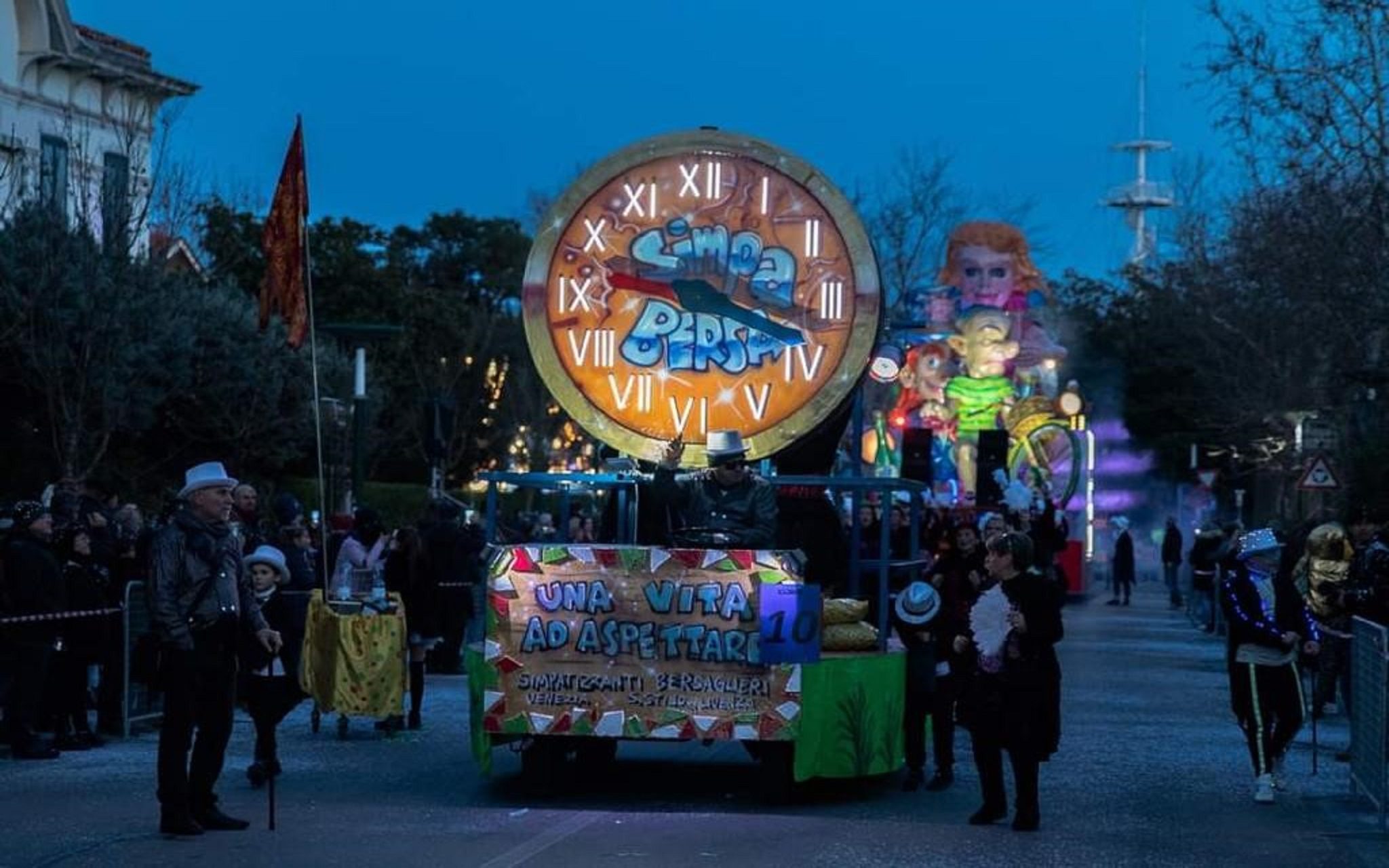 A Pellestrina e al Lido arrivano i carri addobbati e centinaia di ...